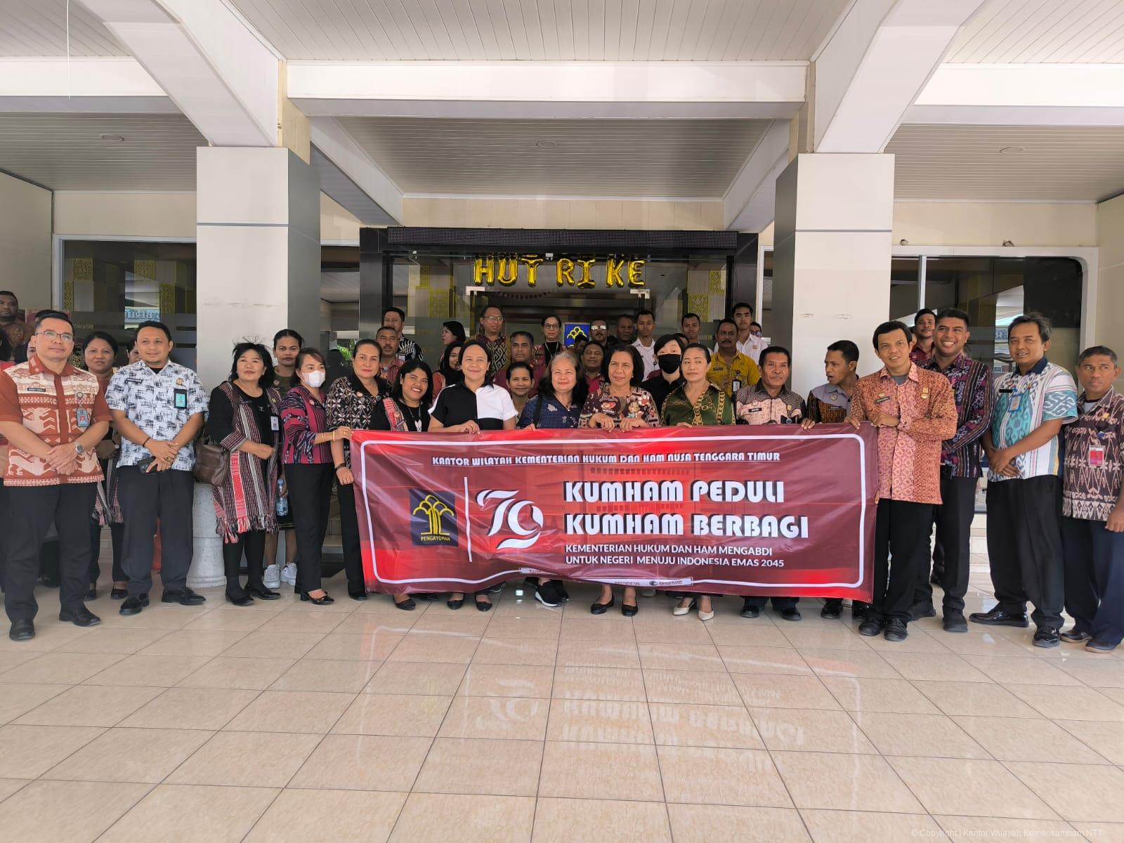 Berbagi dengan sesama, Kanim Kupang beserta Jajaran Kemenkumham NTT ...